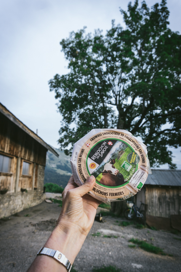 A life dedicated to cheese. How to make organic Reblochon the hard way ...